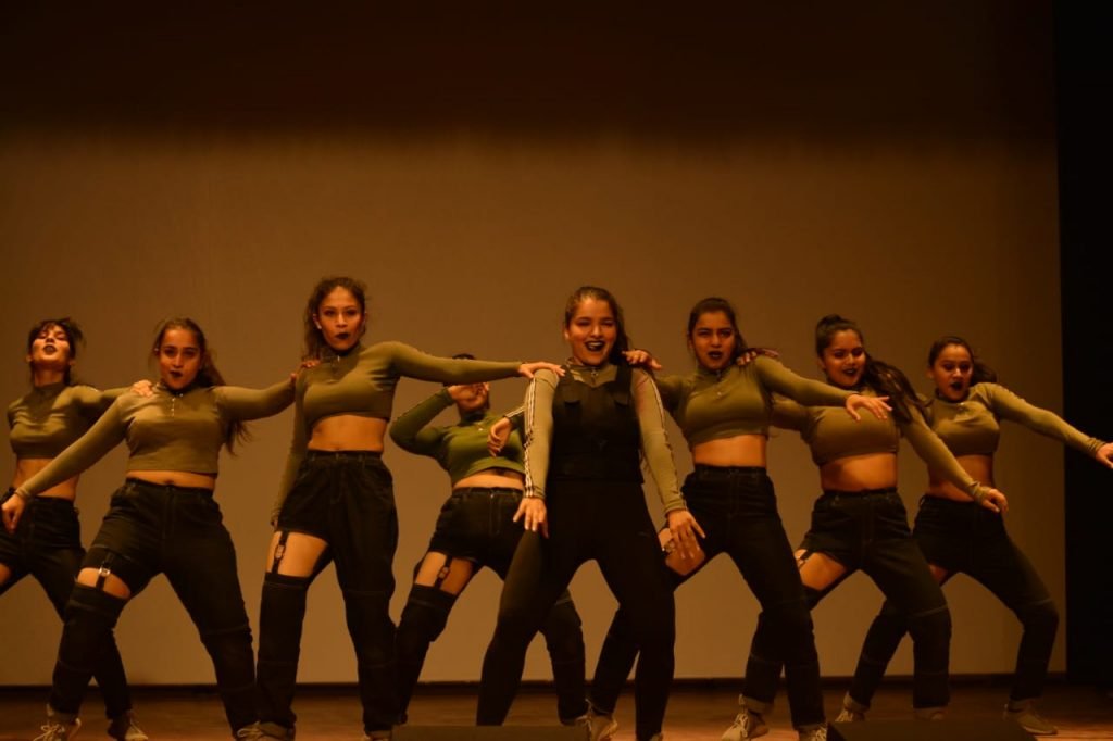 DU life through digital screens - DU EXPRESS